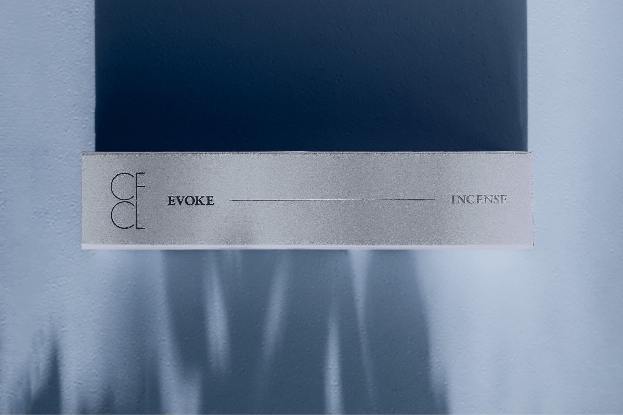 空間の香りをウォータリーに演出するブランド初のインセンス “EVOKE” が登場 – CFCL Official Online Store