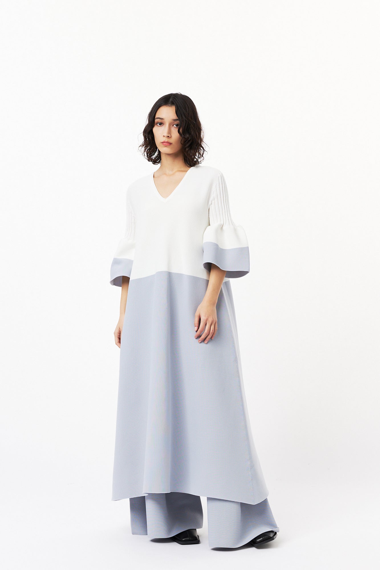 POTTERY SHORT BELL SLEEVE FLARE DRESS – CFCL Official Online Store