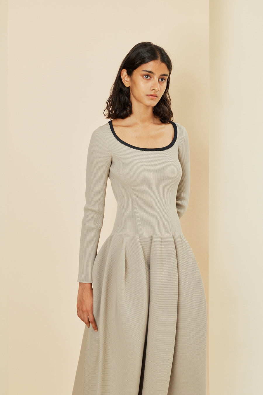 POTTERY GLITTER ROUNDNECK LONG SLEEVE DRESS – CFCL Official Online Store